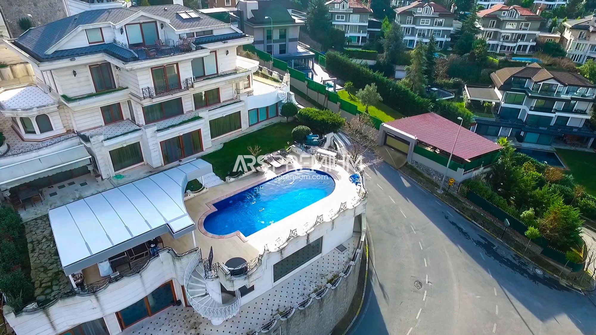 Acarkent'de 1750 M2 Satılık Villa